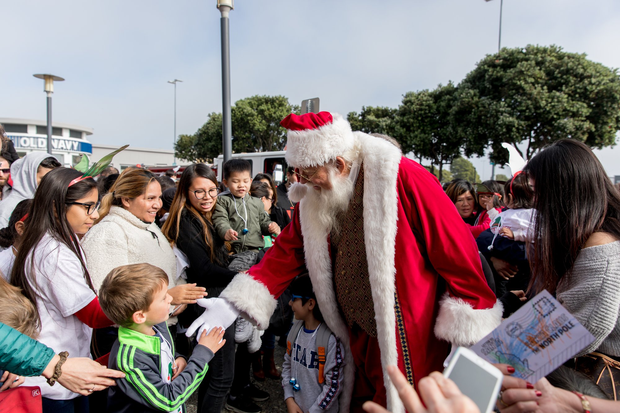 1000+ Guests Celebrate Annual Santa's Arrival at Serramonte Center