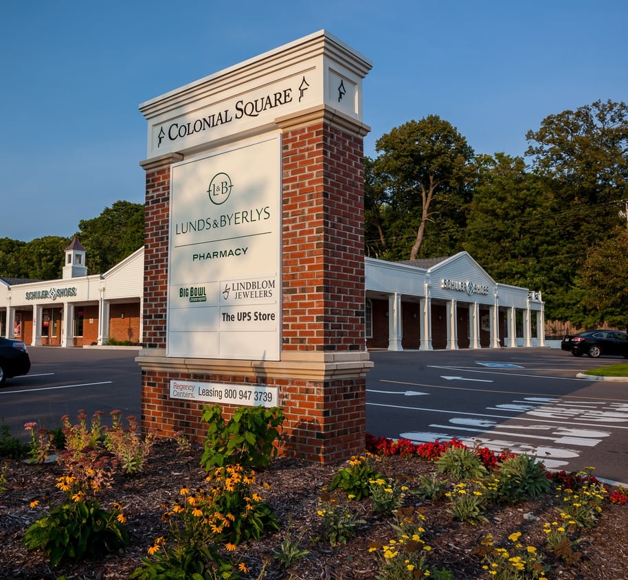 Colonial Square Shopping Center a 2015 STARR Recipient