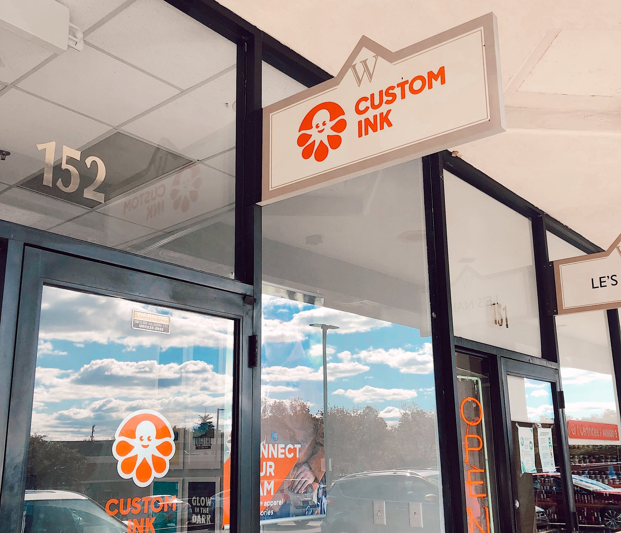 Custom Ink Opens Brick-and-Mortar at Regency's Festival at Woodholme